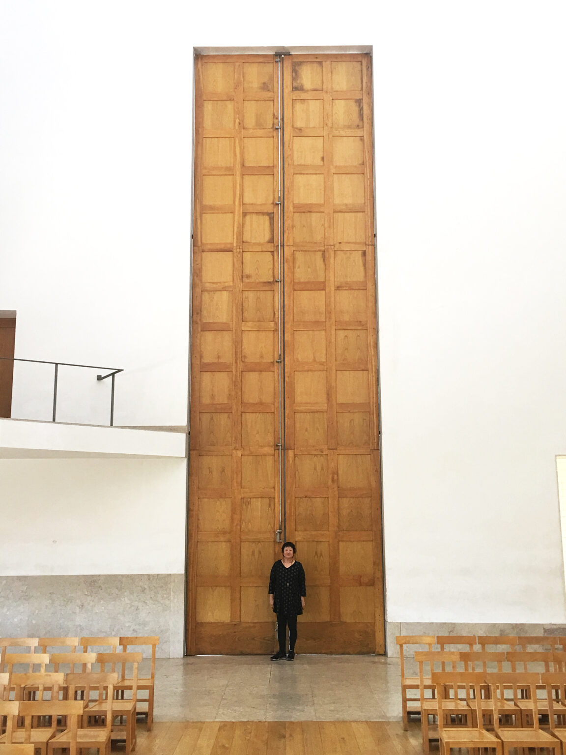 009 Entry Door at Santa Maria Church by Alvaro Siza – Chu—Gooding